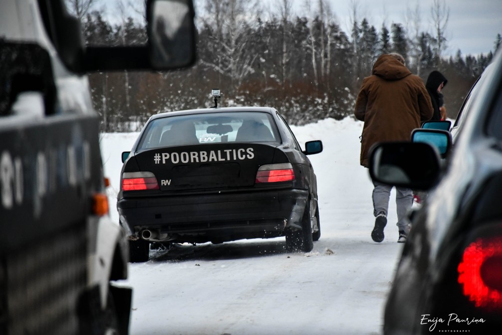 POORBALTICS uzlīme auto bamperim